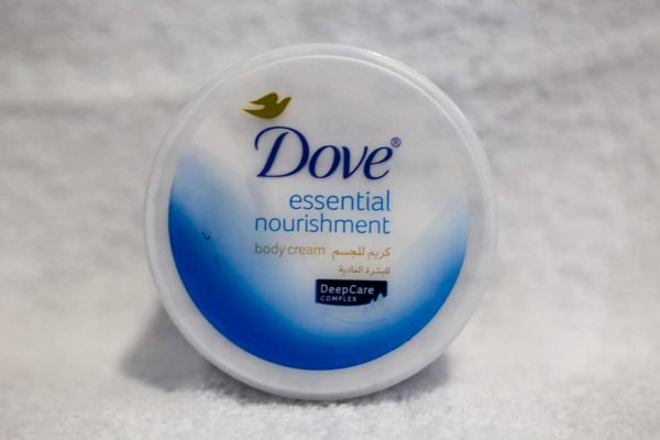 Dove Essential Nourishment Body Cream For Dry Skin, 300 ml - Trader ...
